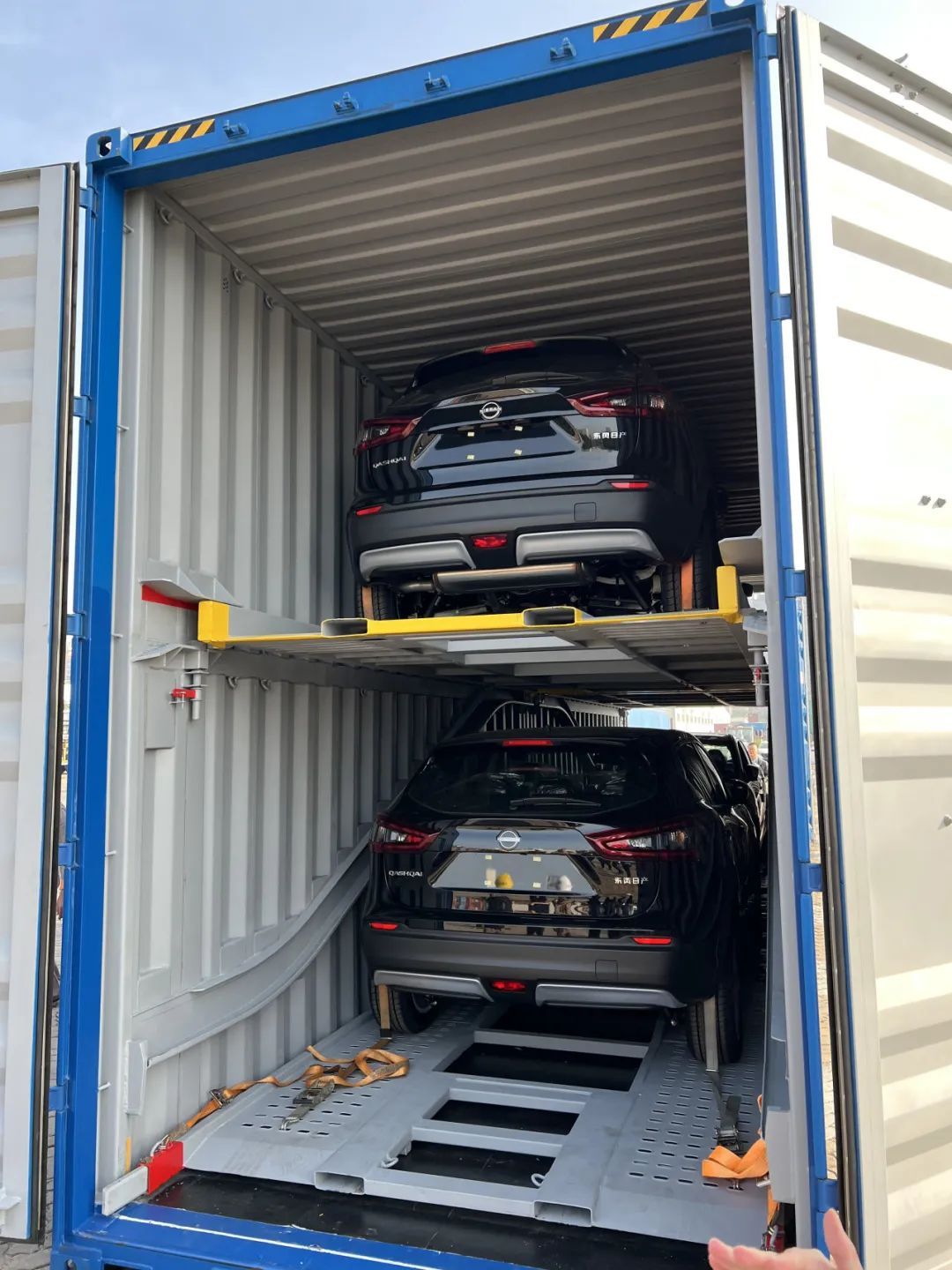 Contenedor adaptado al transporte de vehículos – Revista Maritima y ...